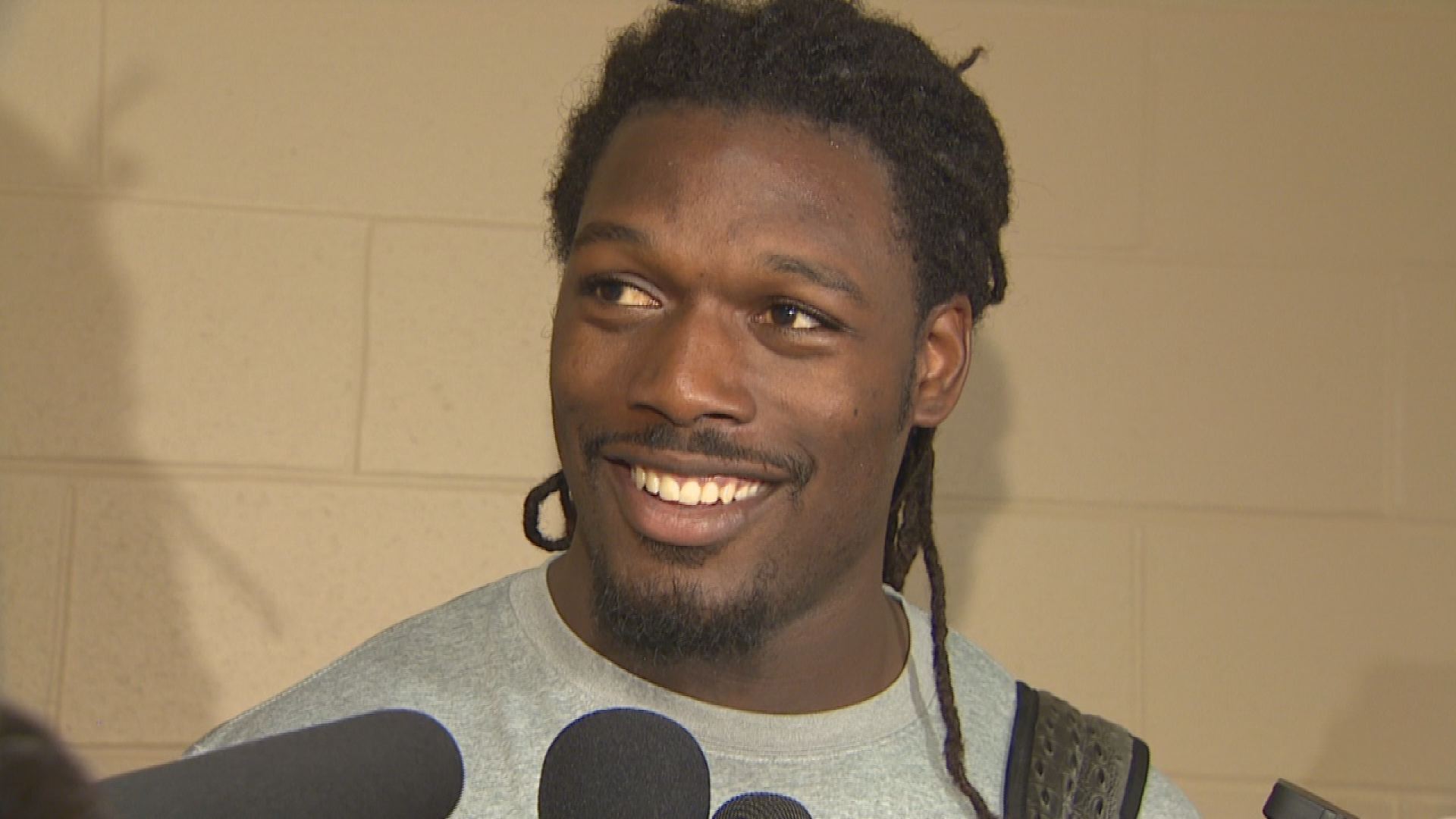 Clowney Takes Part In First Full-Squad Practice | wltx.com