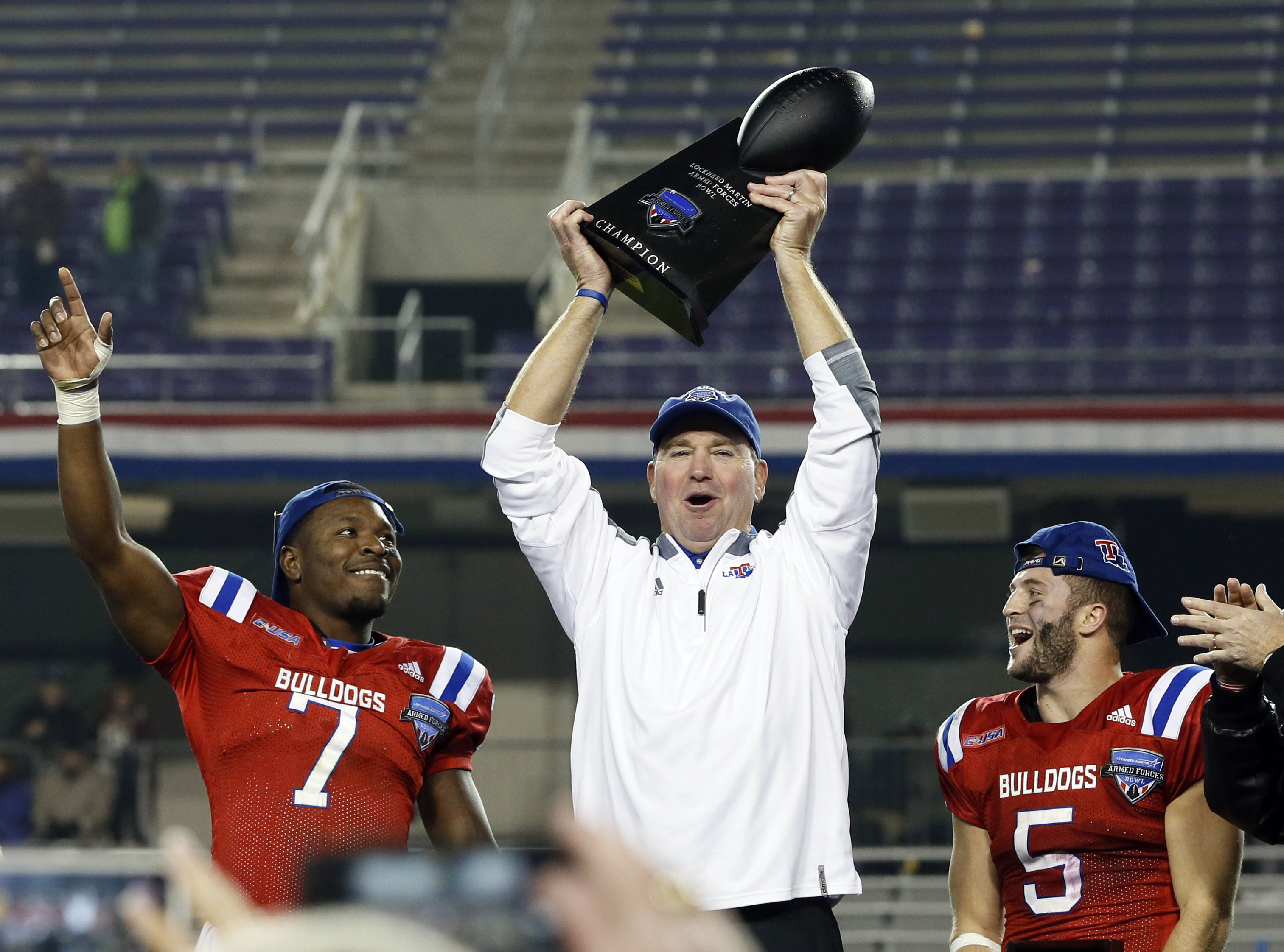 Another Bowl Victory For Skip Holtz | wltx.com