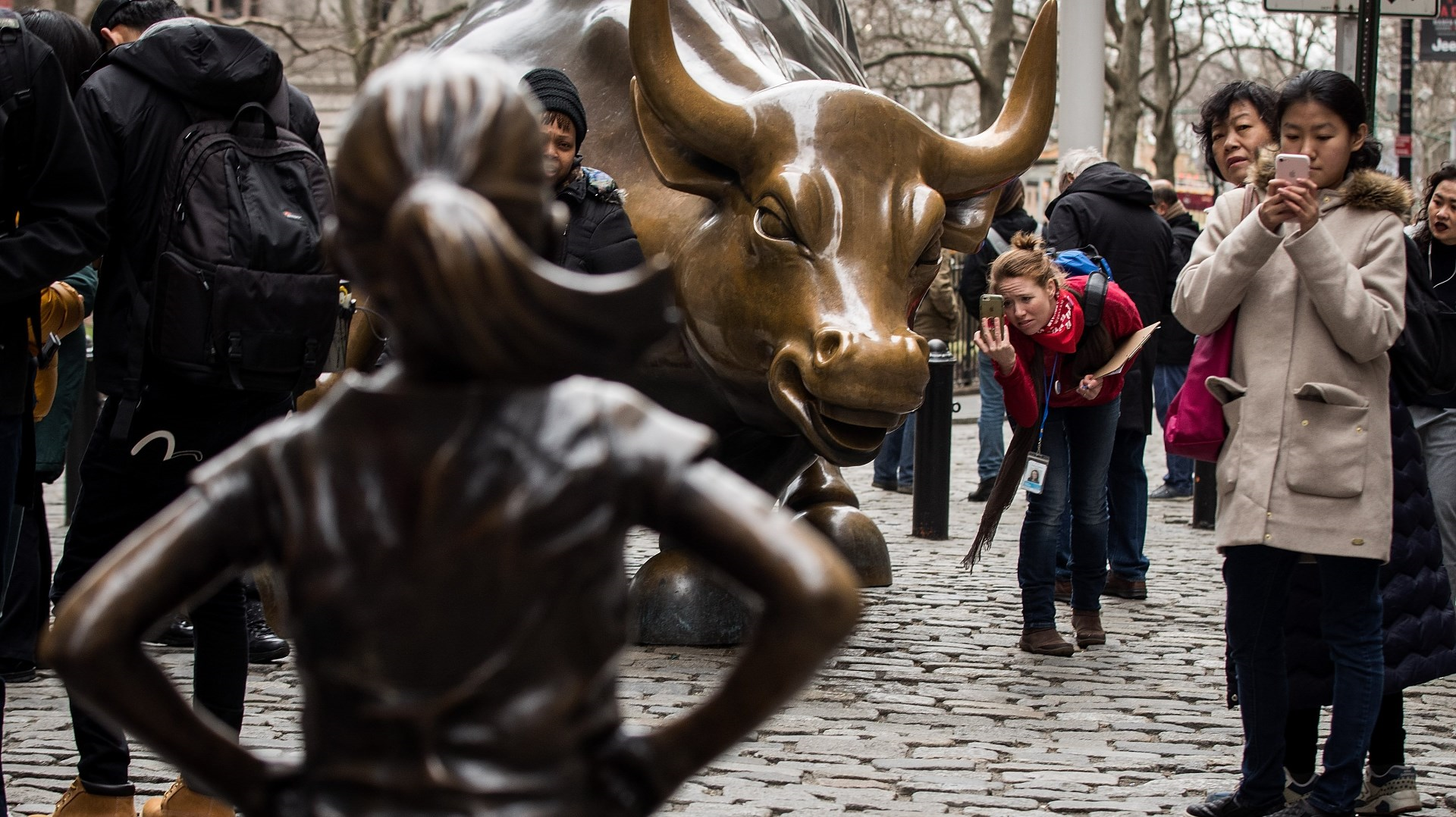 'Charging Bull' Creator Plans to Fight NYC on 'Fearless Girl' Statue ...